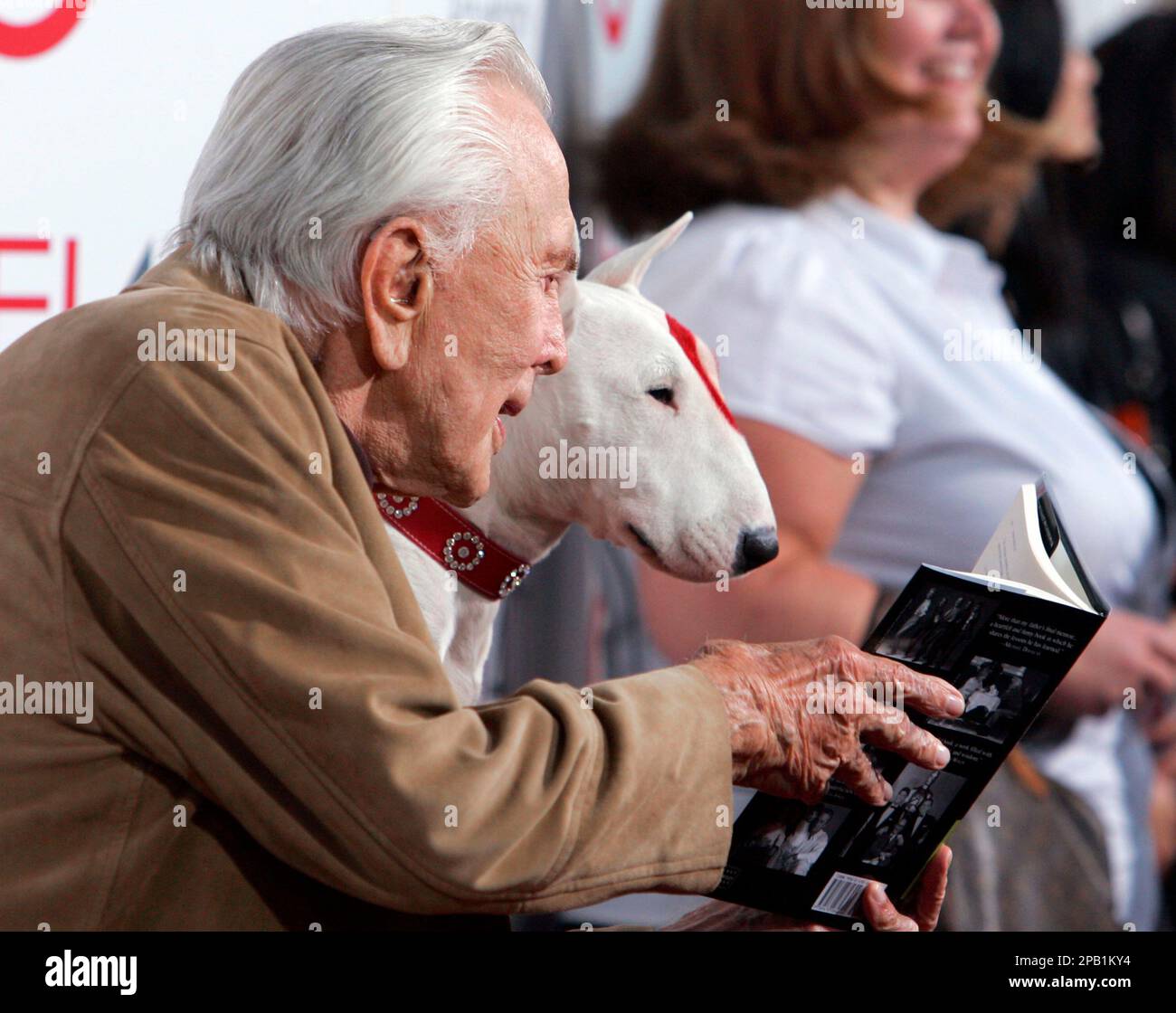 Actor Kirk Douglas reads his book to Target's mascot, a white bull ...