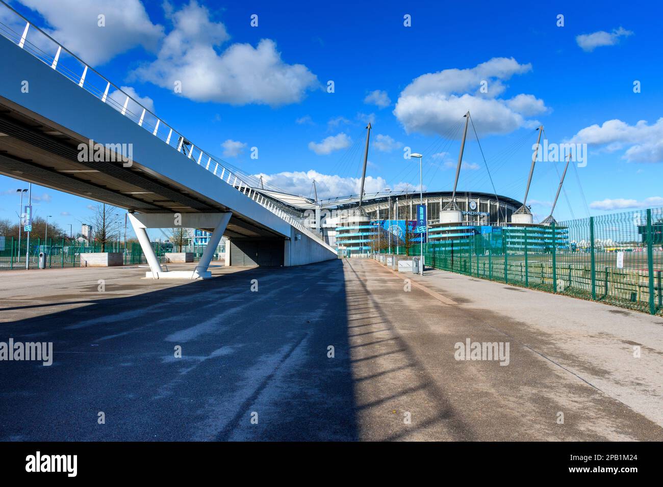 Stadium bridge hi-res stock photography and images - Alamy