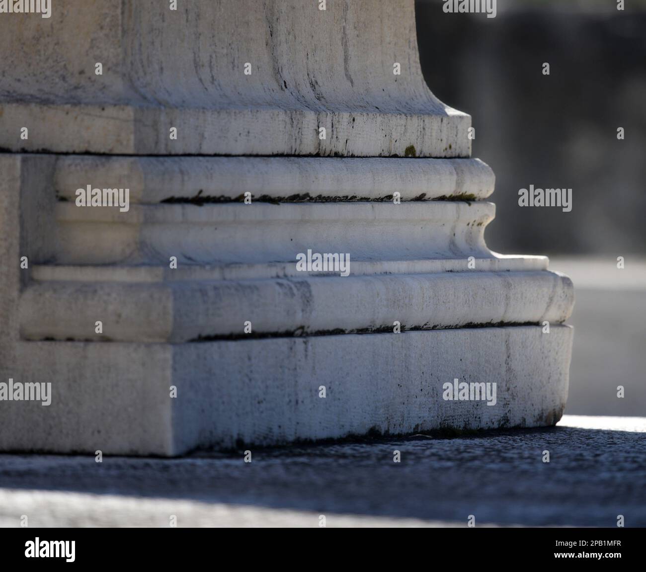 Stereobate hi-res stock photography and images - Alamy