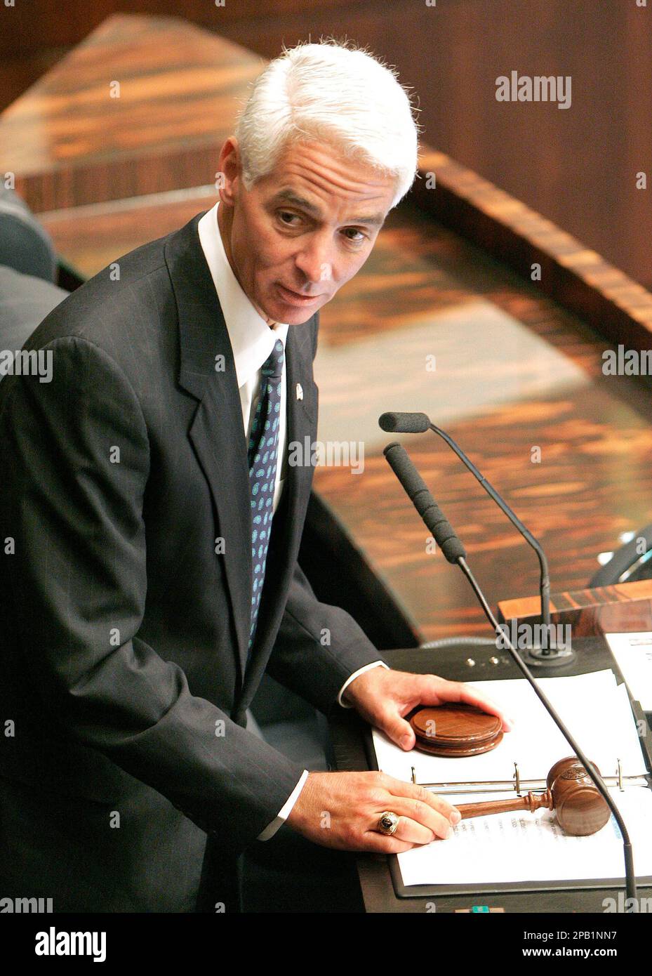 Governor Charlie Crist speaks from the podium of the Florida Senate ...