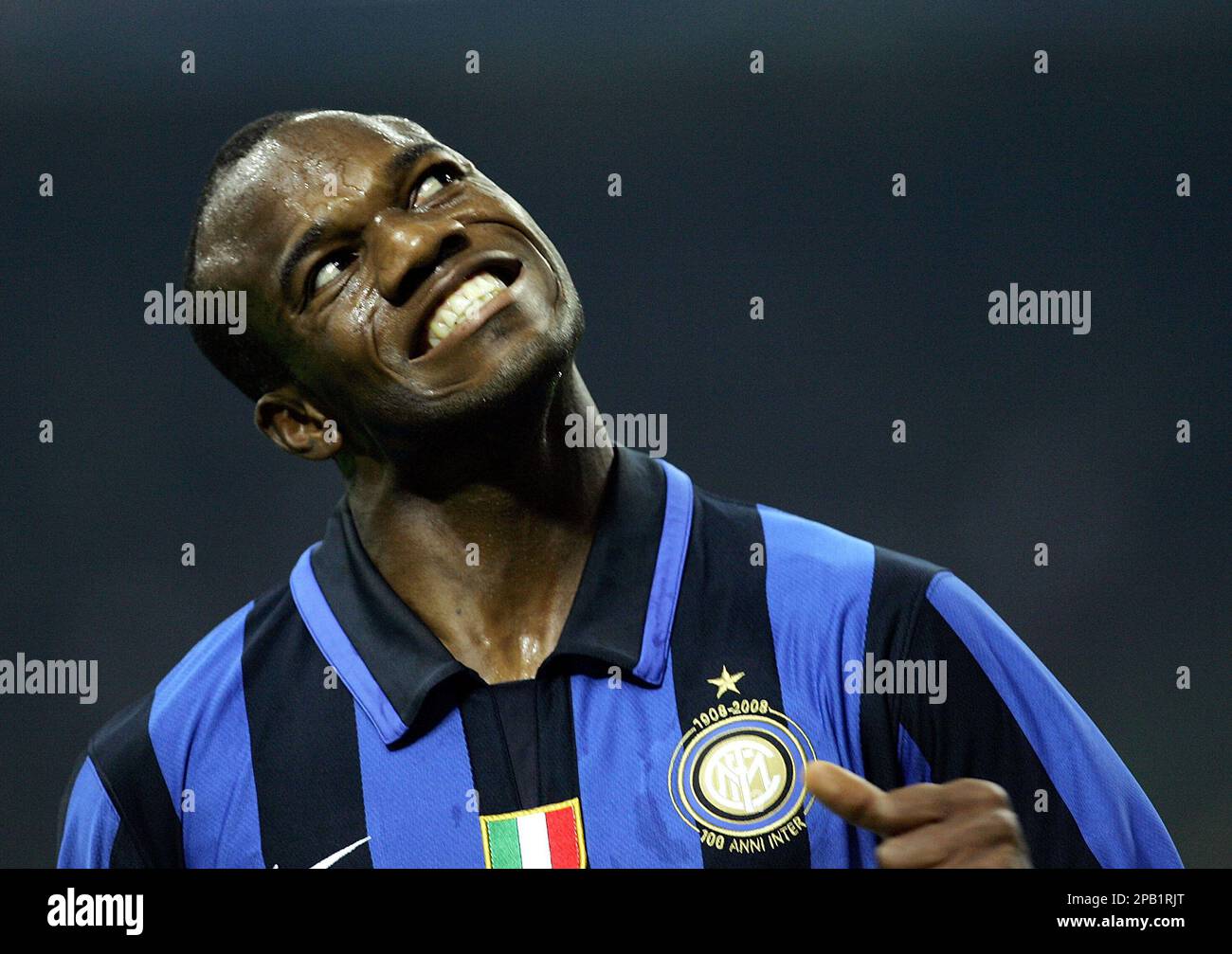 Inter Milan forward David Suazo, of Honduras, reacts after failing to ...