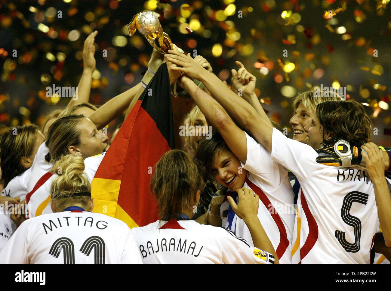 The German team lifts up the trophy after winning the final of the 2007 ...