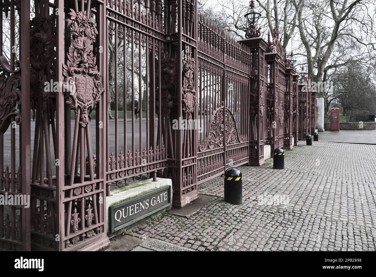 Queens Gate, Kensington Gardens Stock Photo - Alamy