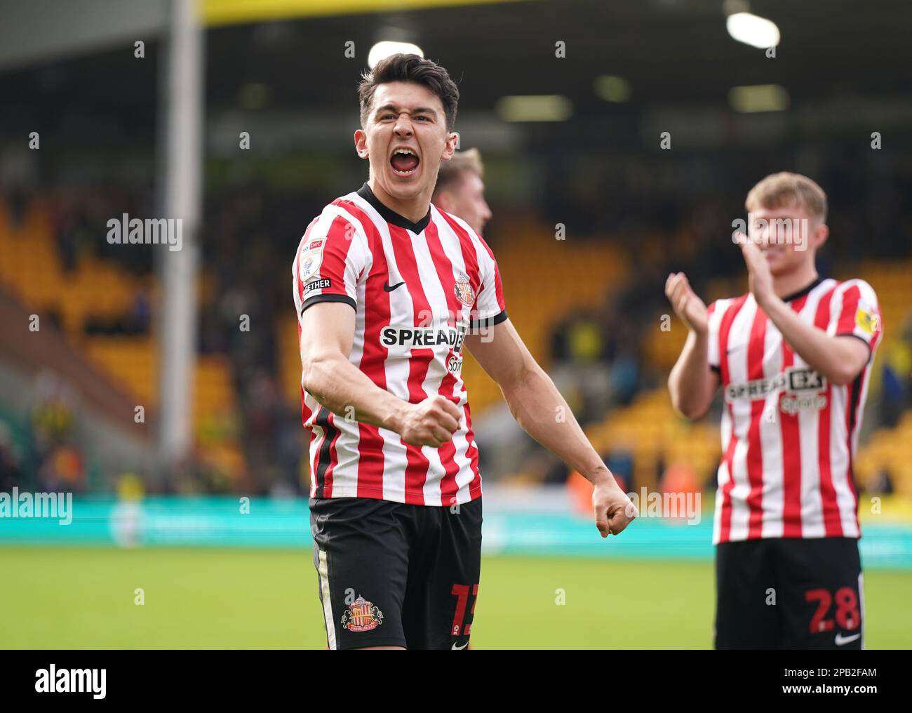 Sunderlands luke onien celebrates hi-res stock photography and images ...