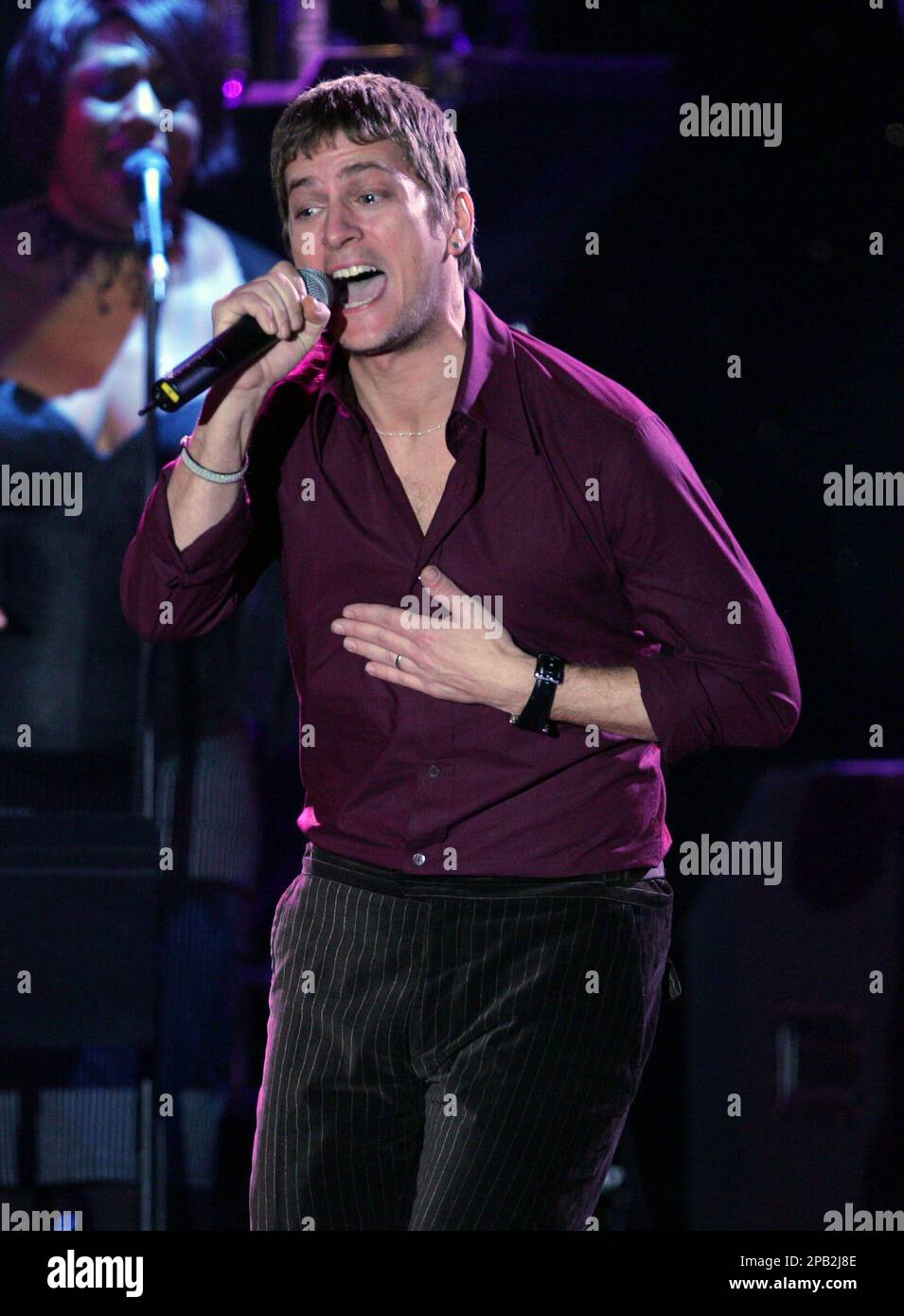 ** ARCHIV ** Rob Thomas von der Band Matchbox Twenty singt am 7 ...