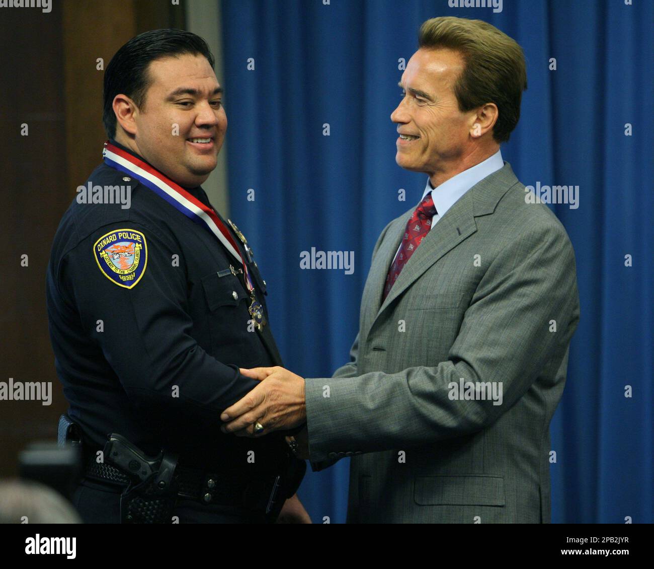 California Gov. Arnold Schwarzenegger, right, shakes hands with Oxnard ...