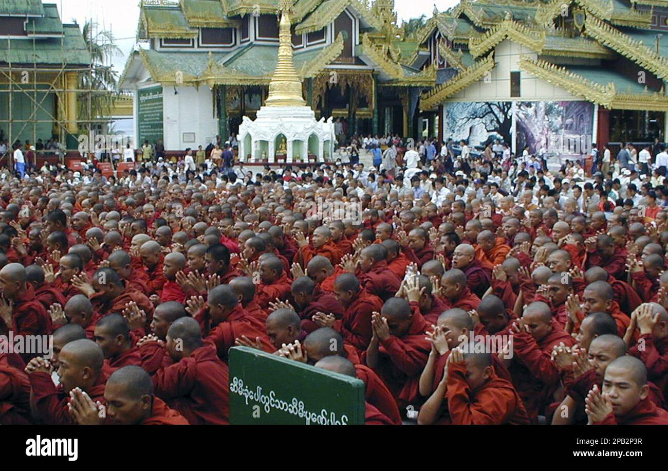 Myanmar Buddhist monks gather and pray at Shwedagon pagoda before ...