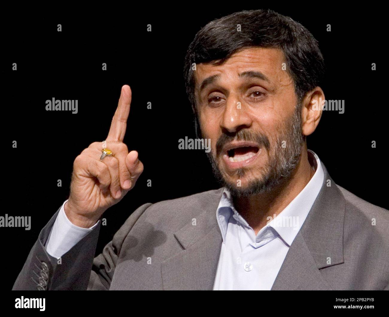 **RETRANSMIT FOR ALTERNATE CROP** Iranian President Mahmoud Ahmadinejad ...