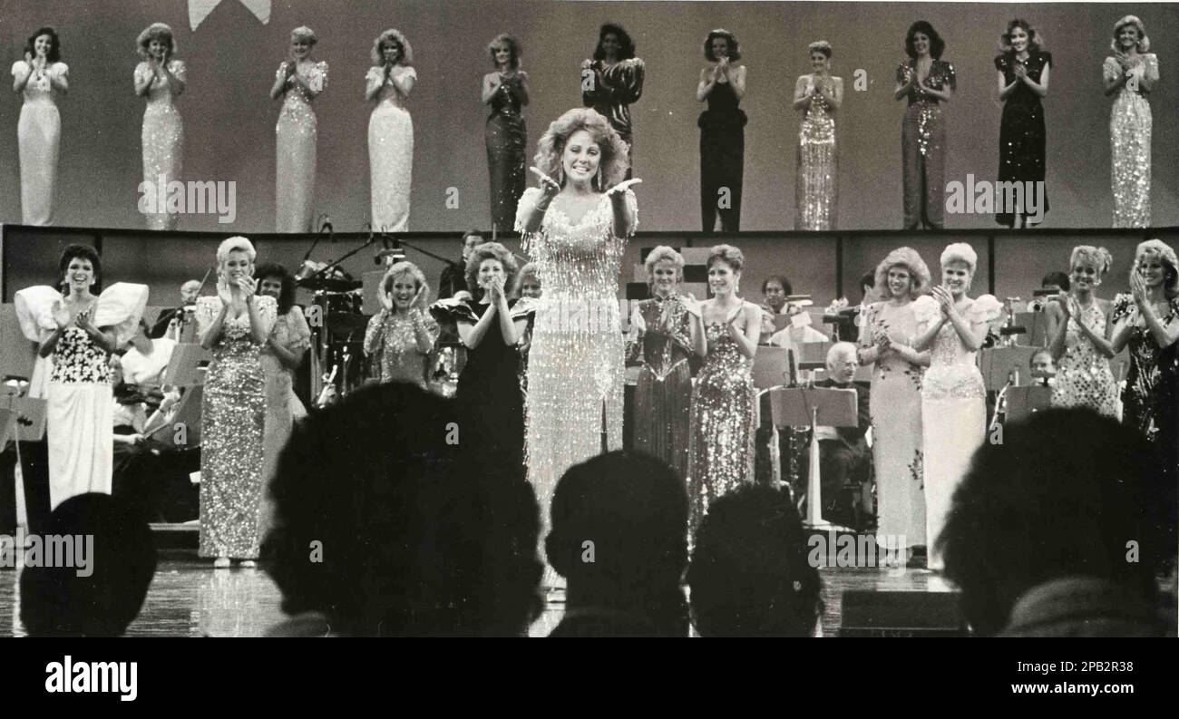 **FILE** A thankful Kaye Lani Rae Rafko throws kisses at the Miss ...