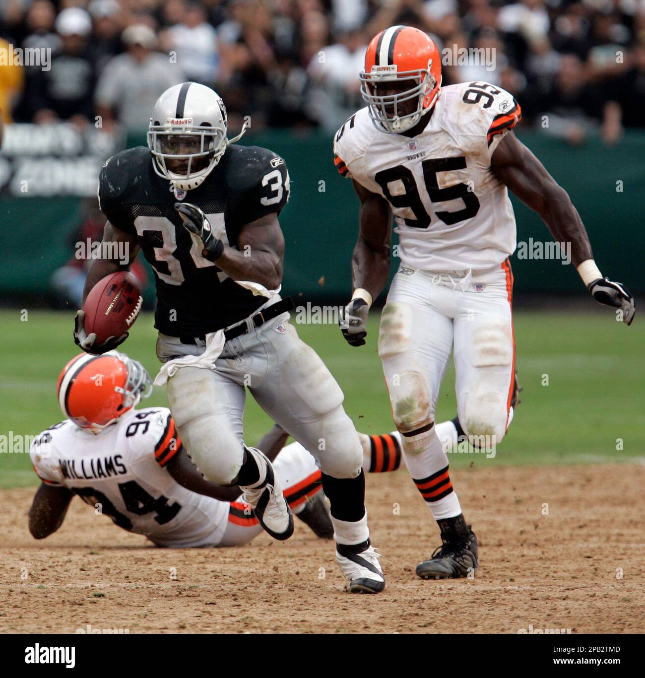 Oakland Raiders running back LaMont Jordan (34) runs past Cleveland ...