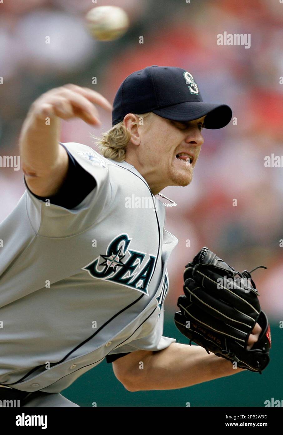 Seattle Mariners starting pitcher Jeff Weaver delivers a first-inning ...