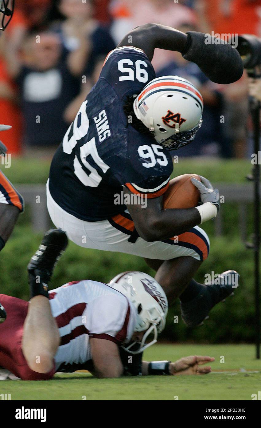 Auburn defender Pat Sims (95) scores on a 21-yard fumble recovery as ...