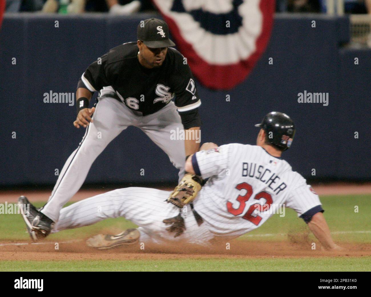 Chicago White Sox third baseman Andy Gonzalez tags Minnesota Twins ...