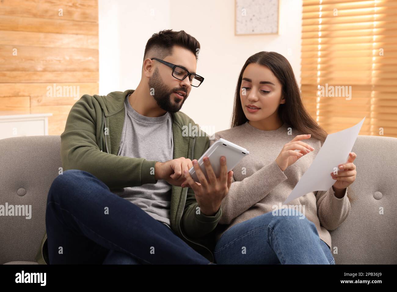 Family check budget money hi-res stock photography and images - Alamy