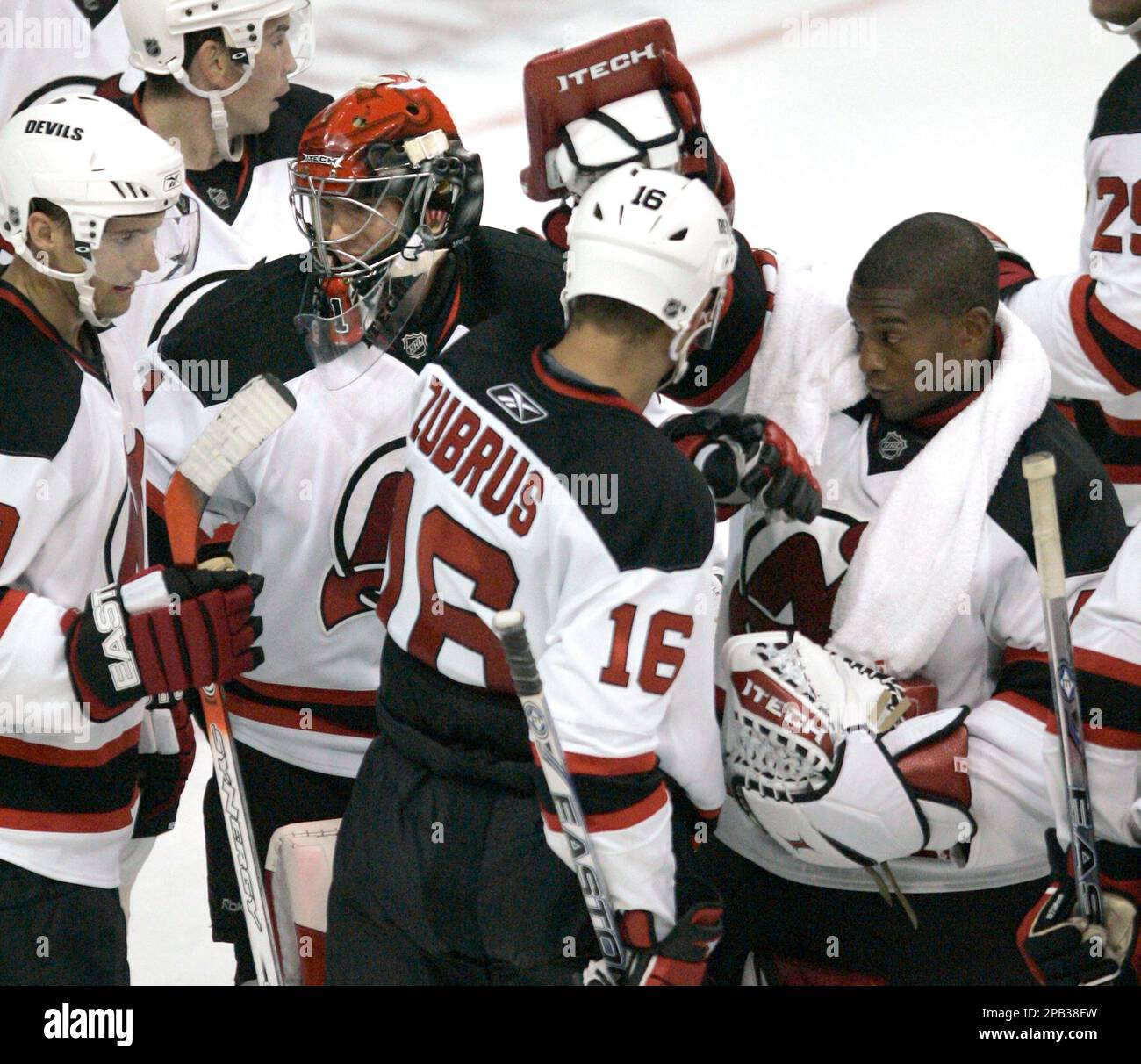 New Jersey Devils goalie Kevin Weekes, right, is congratulated by ...