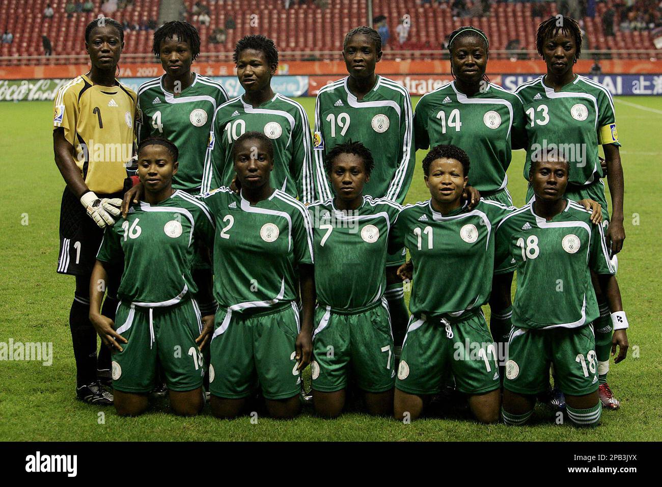 Nigeria's players pose before their Group B match of the 2007 FIFA ...