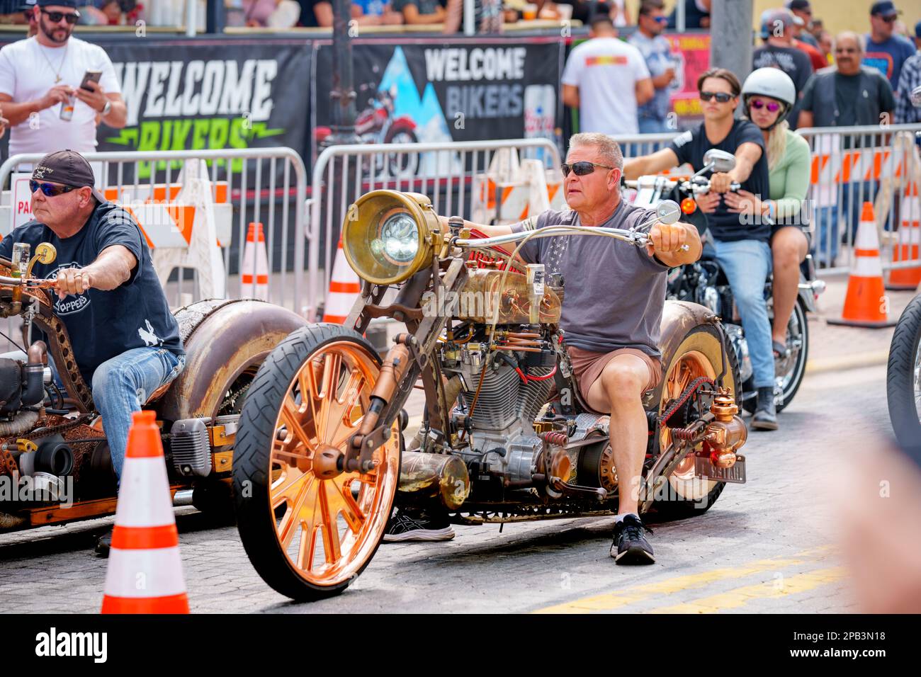 Daytona florida spring break crowd hi-res stock photography and images ...
