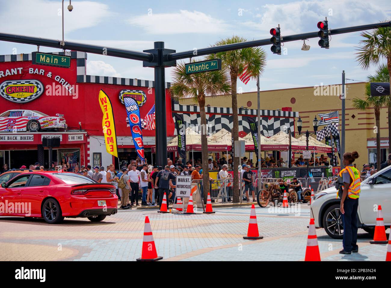 Daytona florida spring break crowd hi-res stock photography and images ...