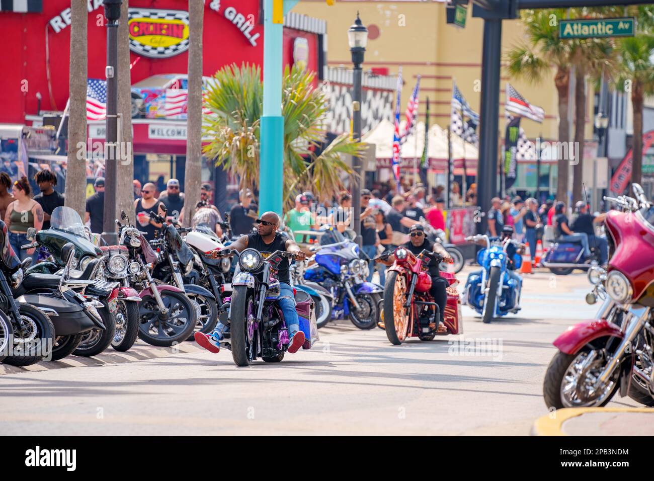 Daytona florida spring break crowd hi-res stock photography and images ...