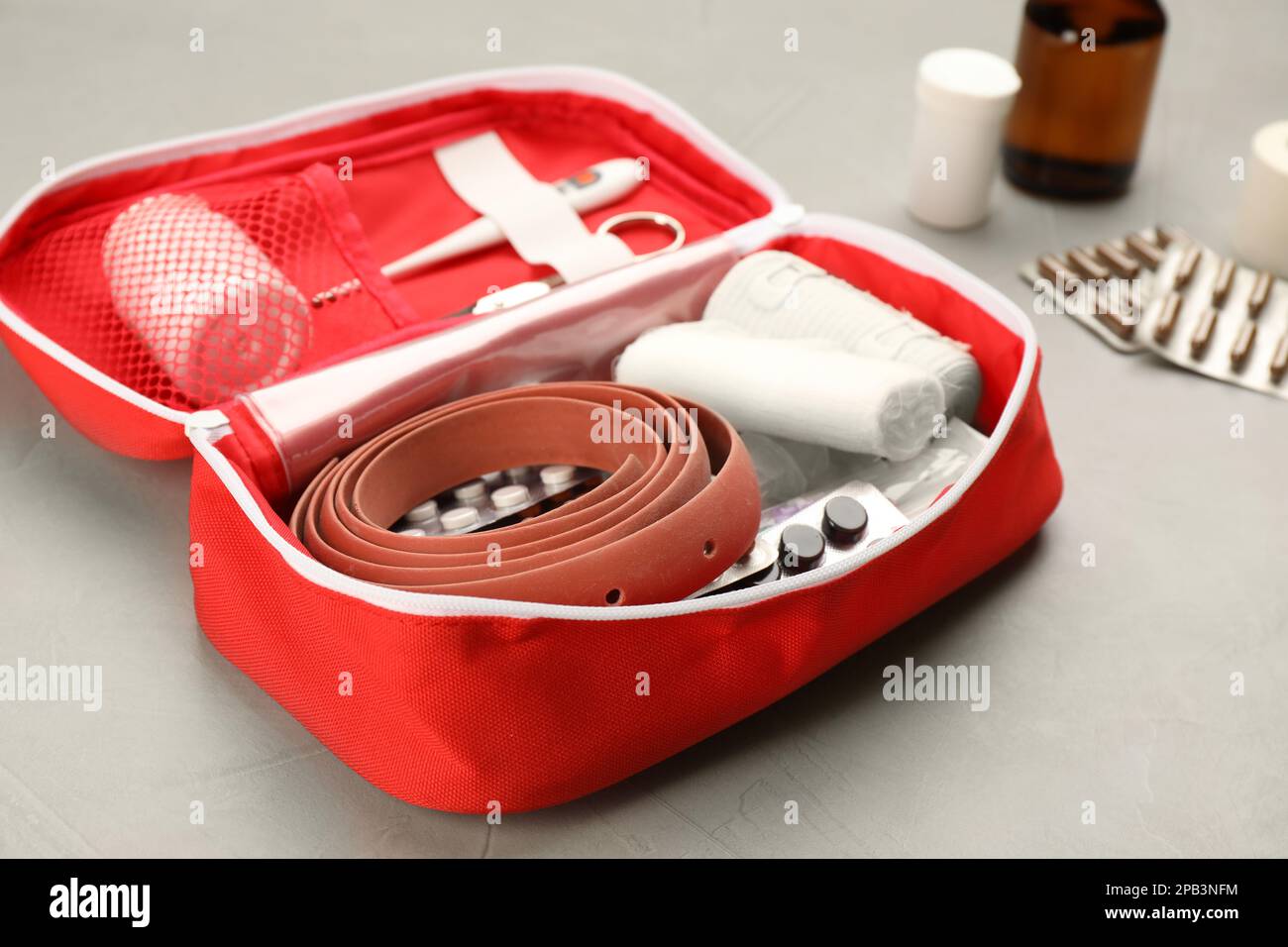 First aid kit box open hi-res stock photography and images - Alamy