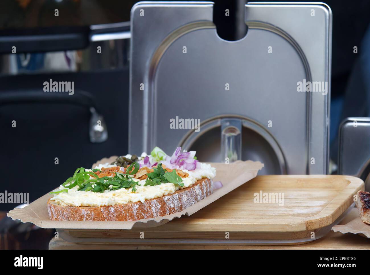 Sale of refreshments at the farmers street food market, toasted bread ...