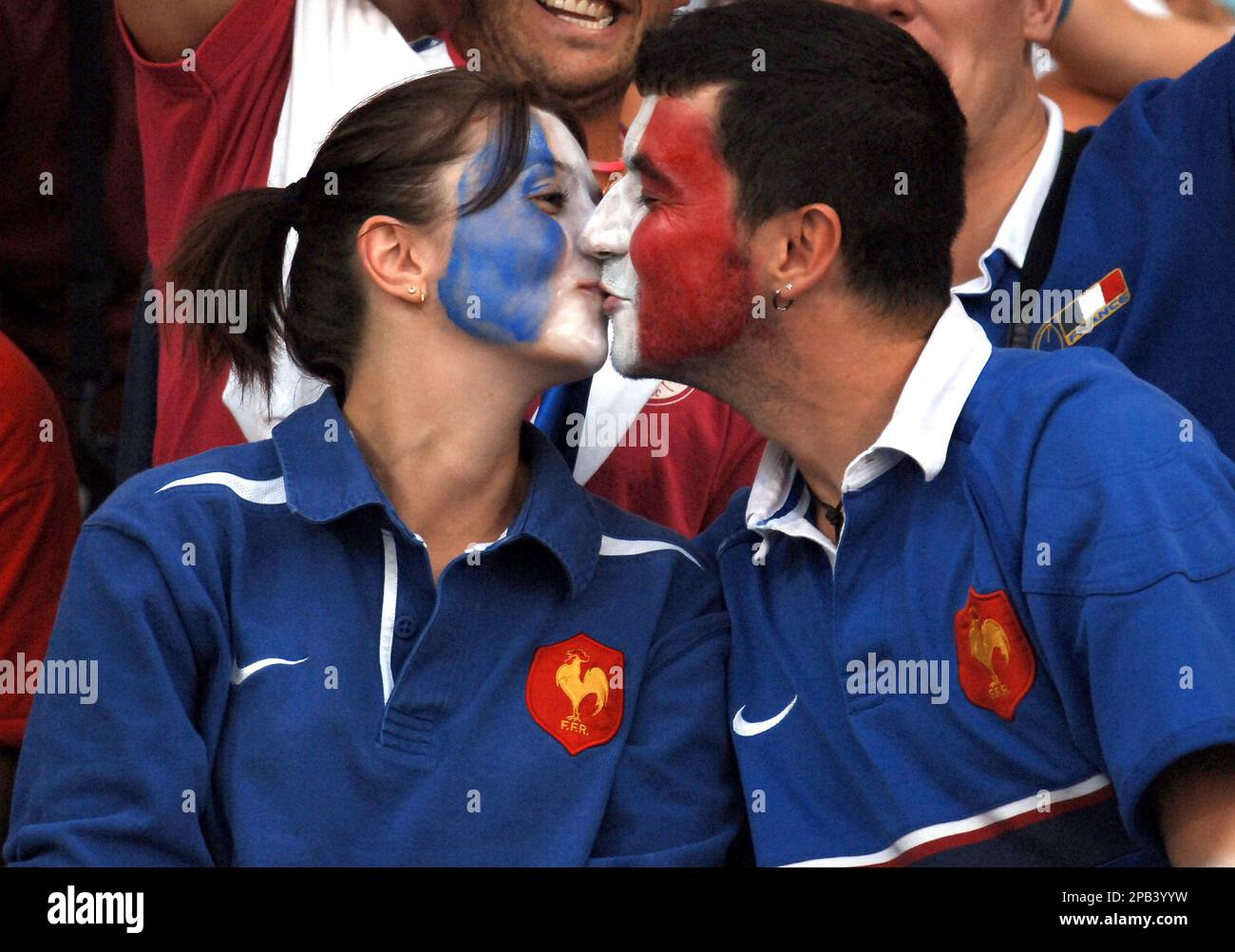 French national rugby team supporters kiss before the Rugby World Cup ...