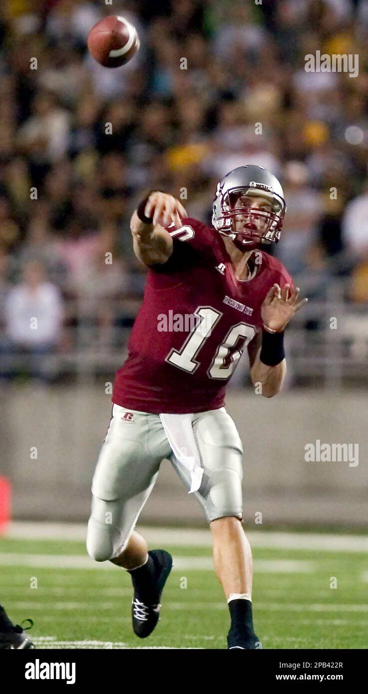 Washington State quarterback Alex Brink throws to Brandon Gibson for a ...