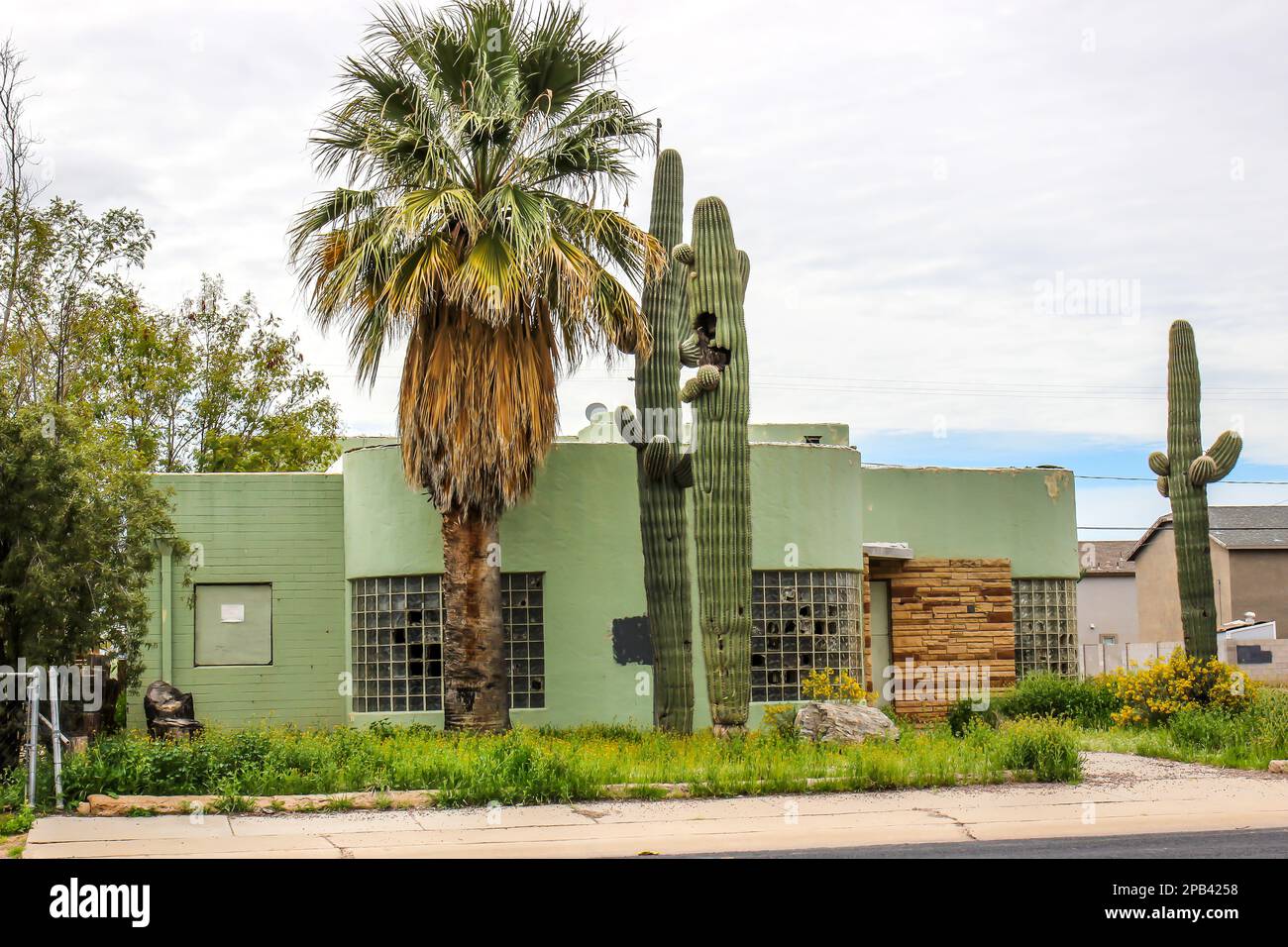 Abandoned Building With Bottle Glass In Arizona Stock Photo - Alamy