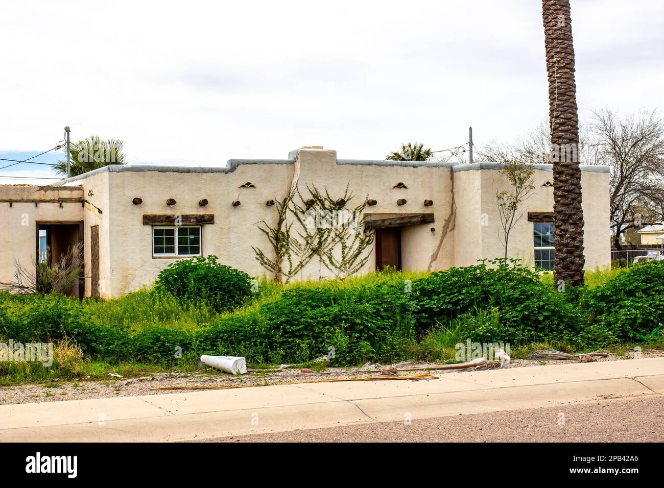 Abandoned Spanish Style House With Overgrown Weeds Stock Photo - Alamy