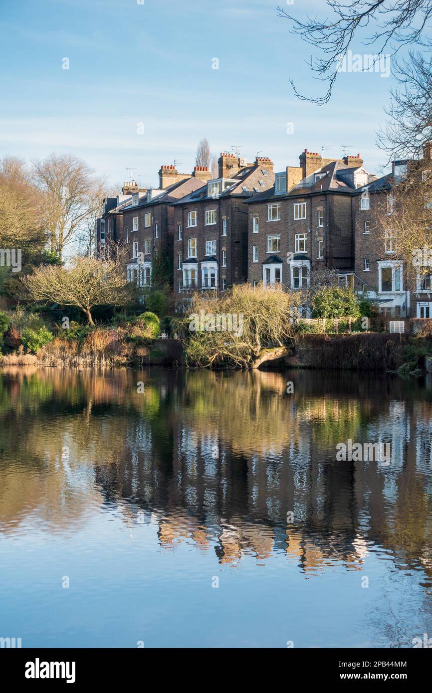 Lake in hampstead heath hi-res stock photography and images - Alamy