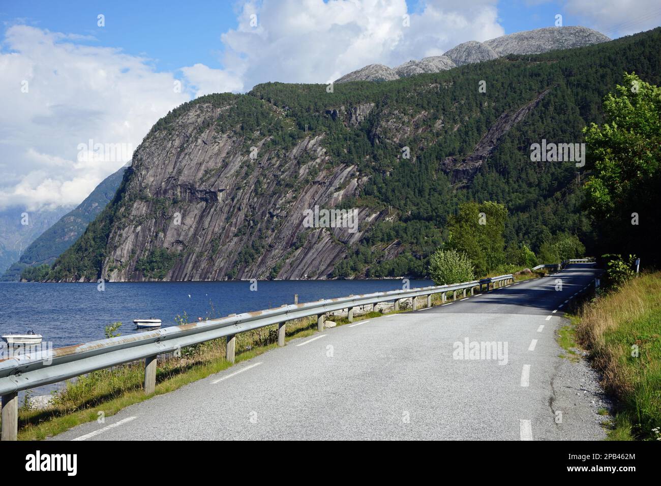 Maurangerfjord, branch of Hardangerfjord, Kvinnherad municipality ...