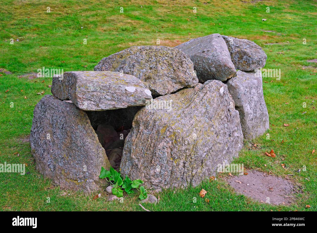 Simple stone grave from the Neolithic period, Neolithic in Keitum, Sylt ...
