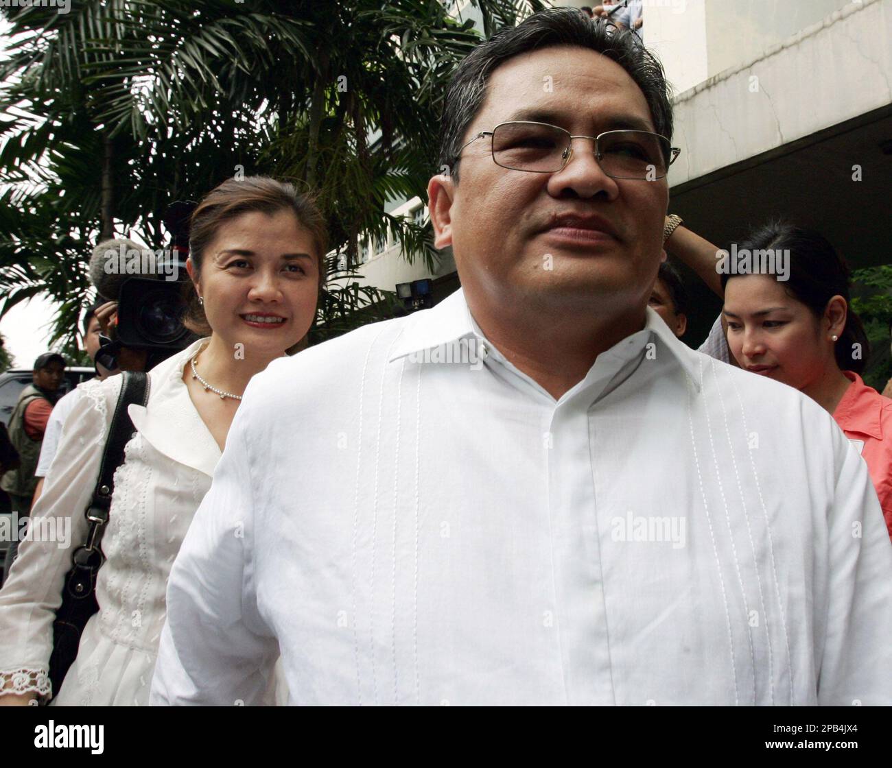 Lawyer Edward Serapio and his wife Grace, leave the Sandiganbayan Anti ...