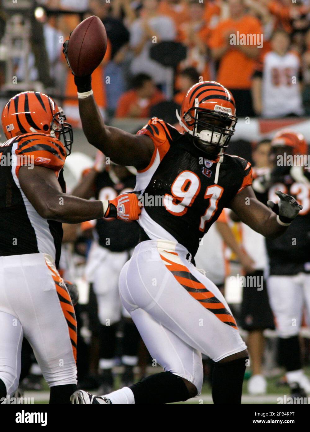Cincinnati Bengals defensive end Robert Geathers (91) celebrates with ...