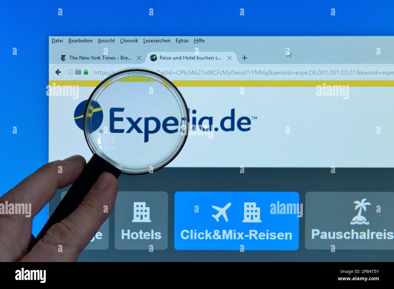 Internet screen hi-res stock photography and images - Alamy