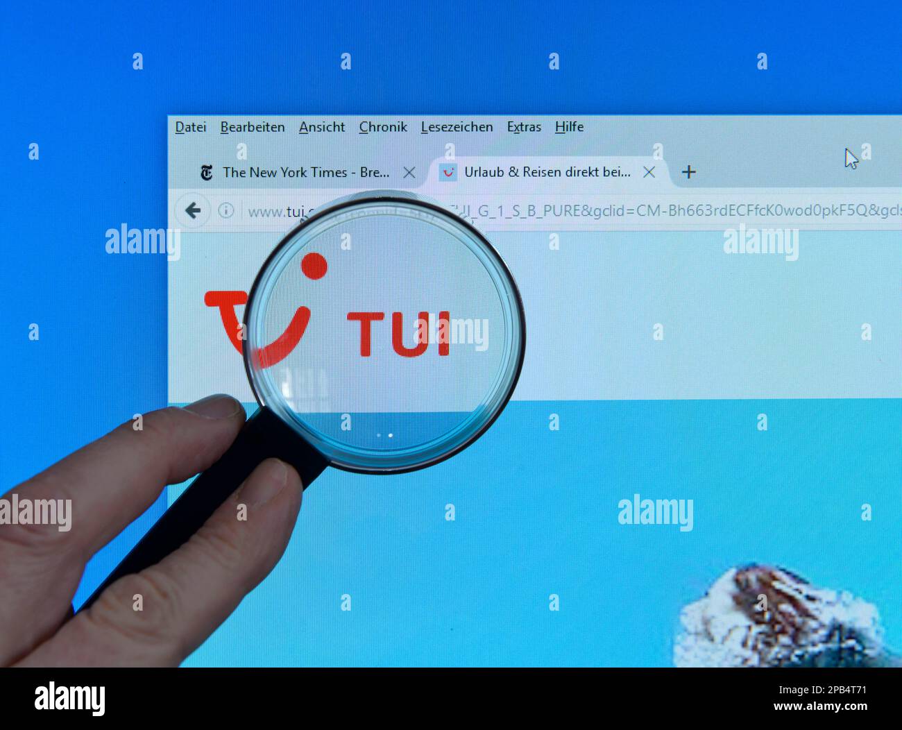 Monitor hand hi-res stock photography and images - Alamy