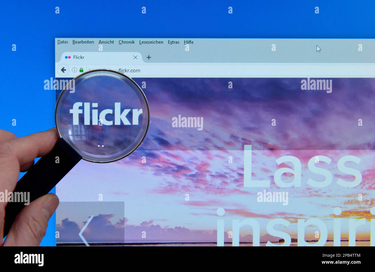 Screen magnifier hi-res stock photography and images - Alamy