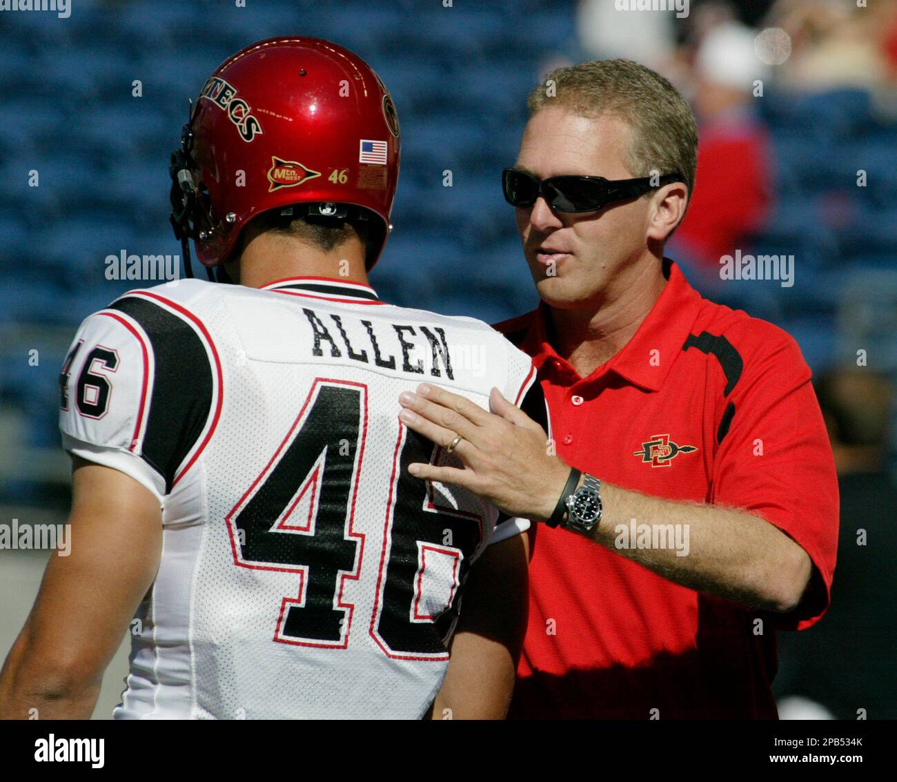 San Diego State coach Chuck Long, right, talks to linebacker Russell ...