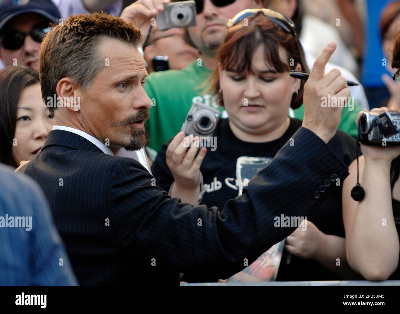 Viggo Mortensen arrives for the premiere of "Eastern Promises" during ...