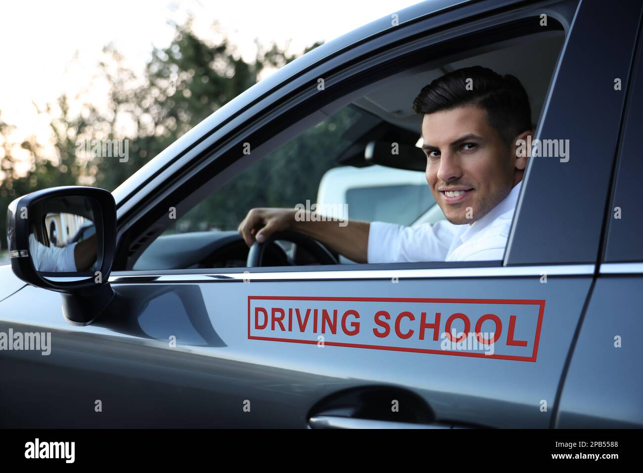 Traffic sign outside school hi-res stock photography and images - Alamy