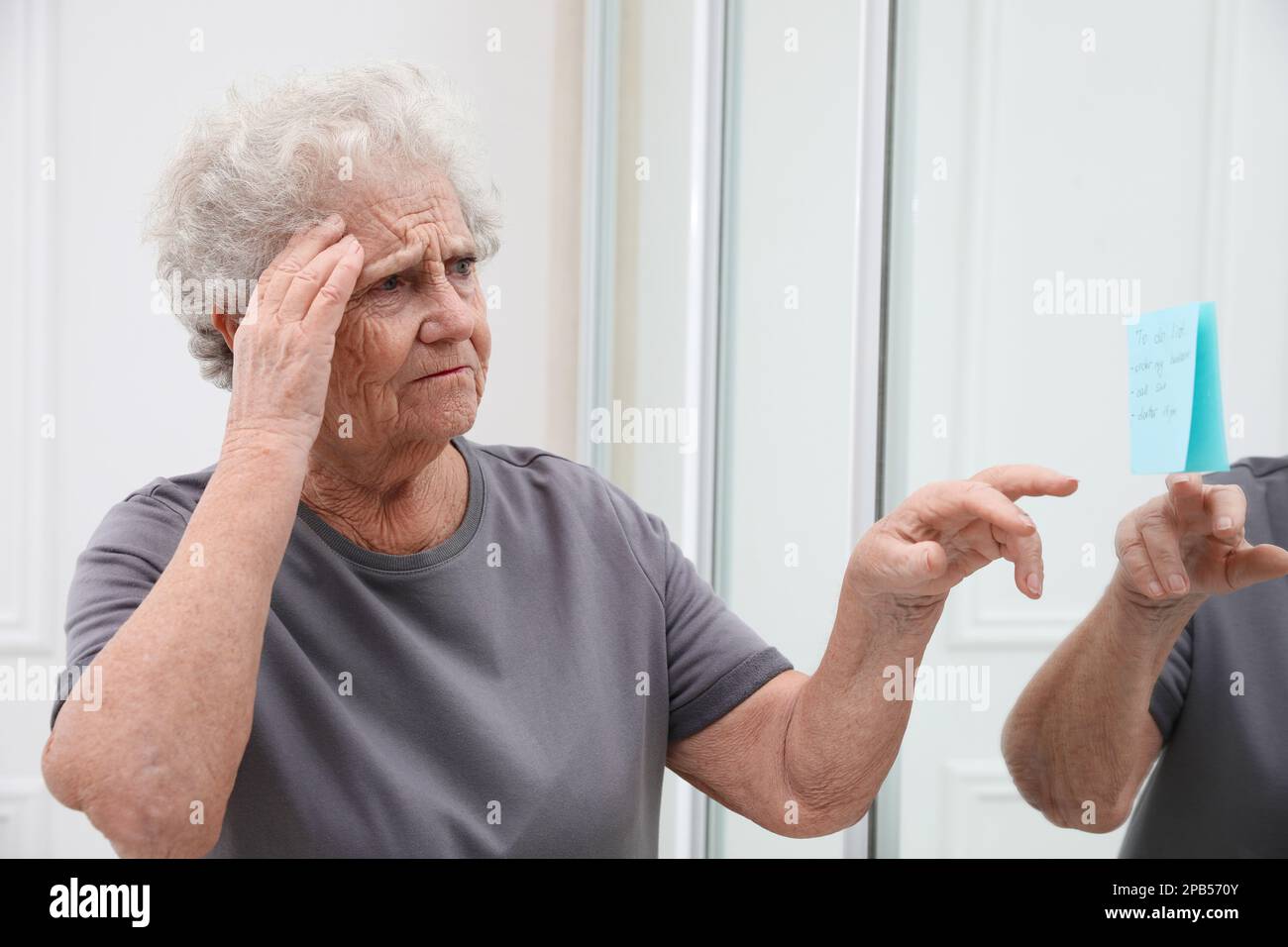 Reminder note home elderly hi-res stock photography and images - Alamy
