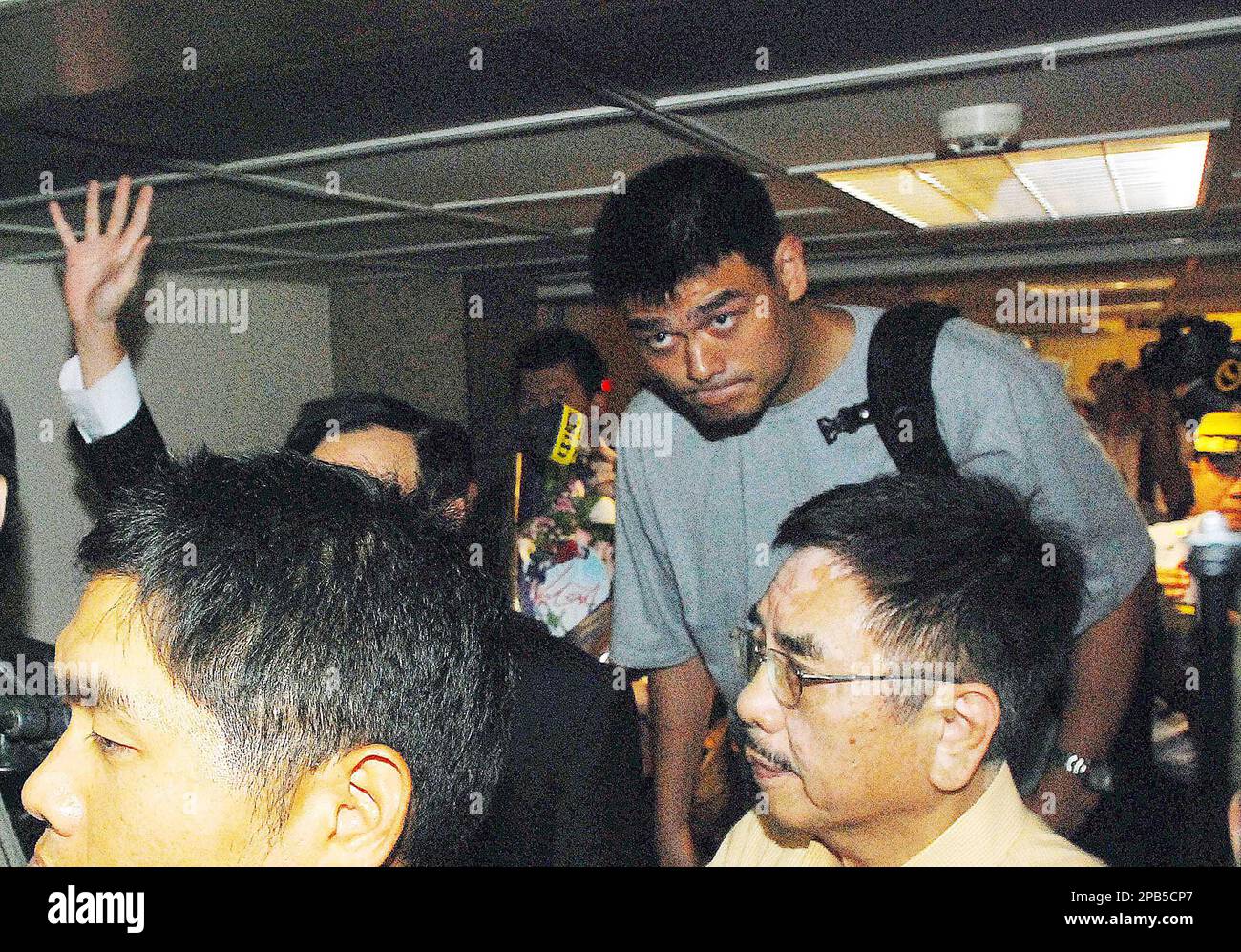 Chinese NBA star Yao Ming, center, arrives at Taiwan Taoyuan ...
