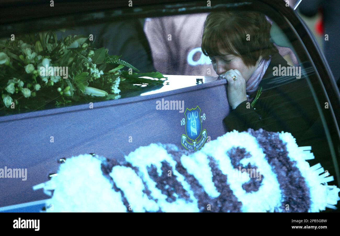 Melanie Jones, the mother of Rhys Jones, kisses her son's coffin ...