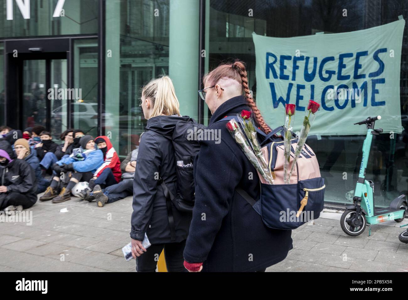Illustration shows the requisition of a public building to offer solidarity accommodation to the ...