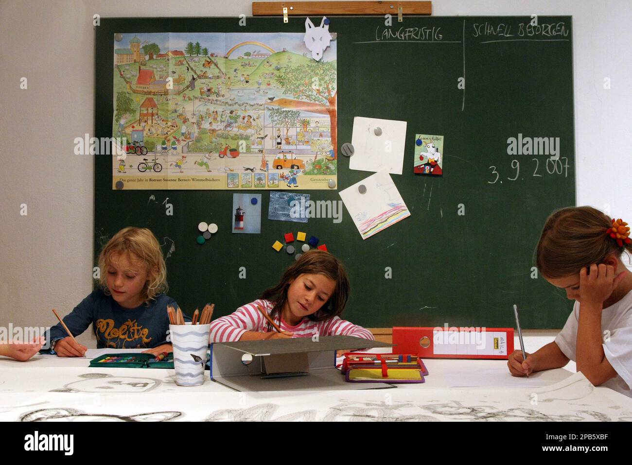 Ella, 8, aus Berlin, Laila, 8, aus Berlin, und Maila, 5, aus ...