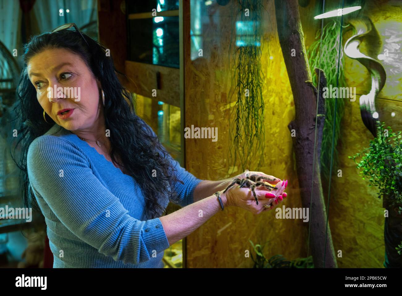 PRODUCTION - 09 March 2023, Hesse, Rodgau: Petra Kipper, an expert on ...