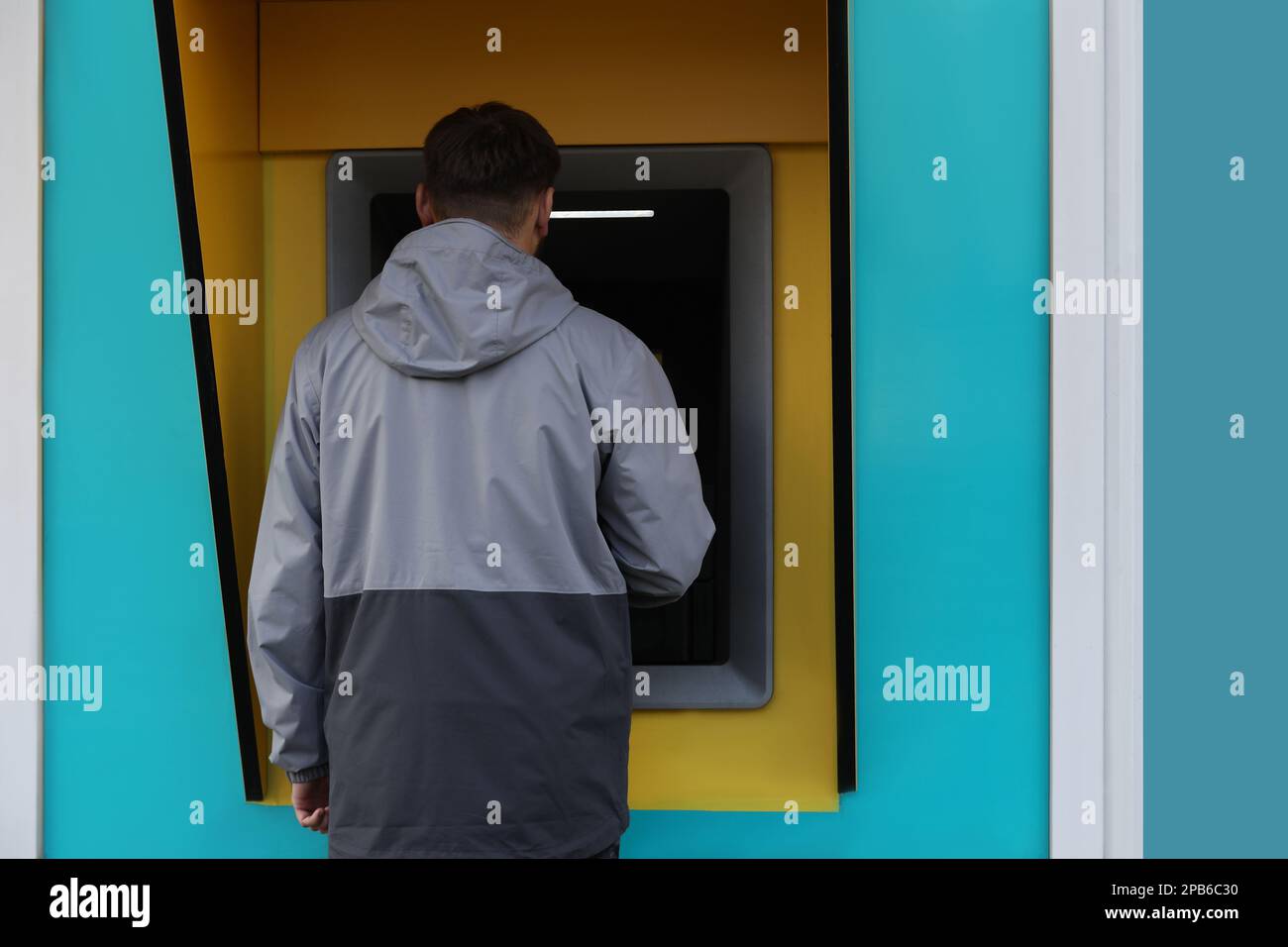Using the cash machine hi-res stock photography and images - Alamy