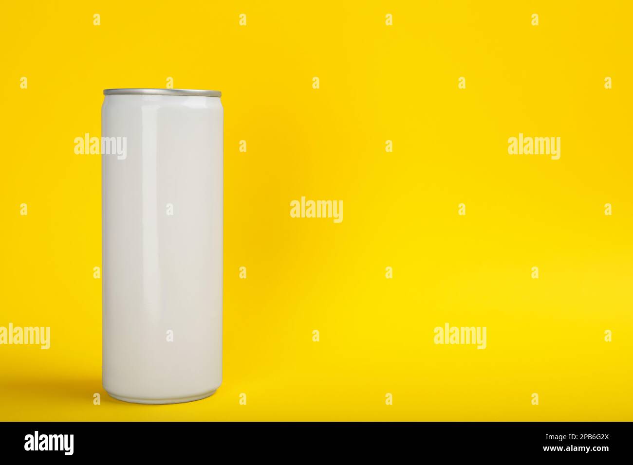 White can of energy drink on yellow background. Space for text Stock ...