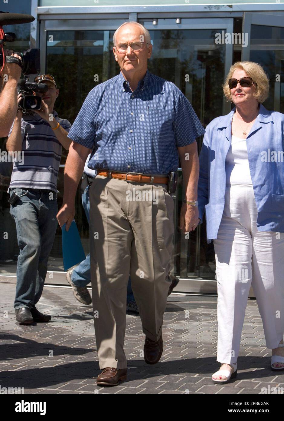 Idaho Sen. Larry Craig and his wife, Suzanne, make their way to a ...