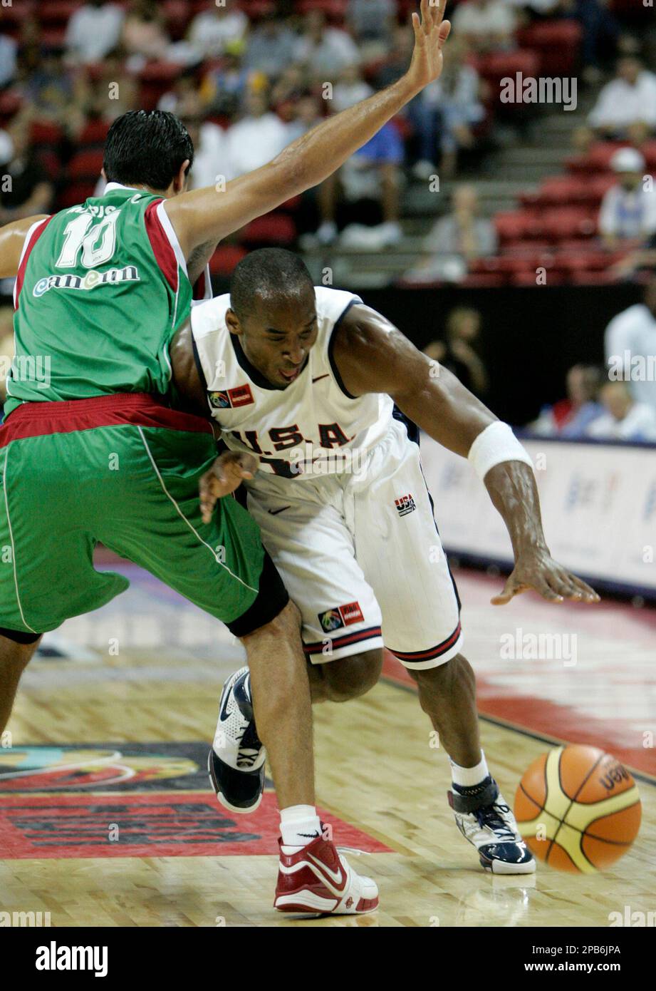 USA's Kobe Bryant, right, works around Mexico's Victor Mariscal during ...